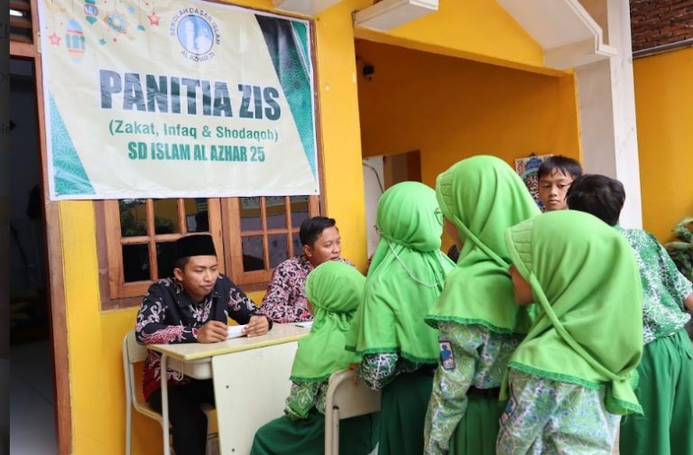 SD Islam Al Azhar 25 Semarang Gelar Kegiatan ZIS: Wujud Kepedulian dan ...